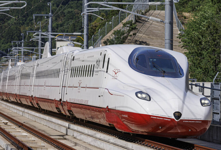 【観光列車の旅】佐賀県・長崎県で2列車が運行スタート！ JR九州「ふたつ星4047」／ JR九州 西九州新幹線「かもめ」 | Wa online